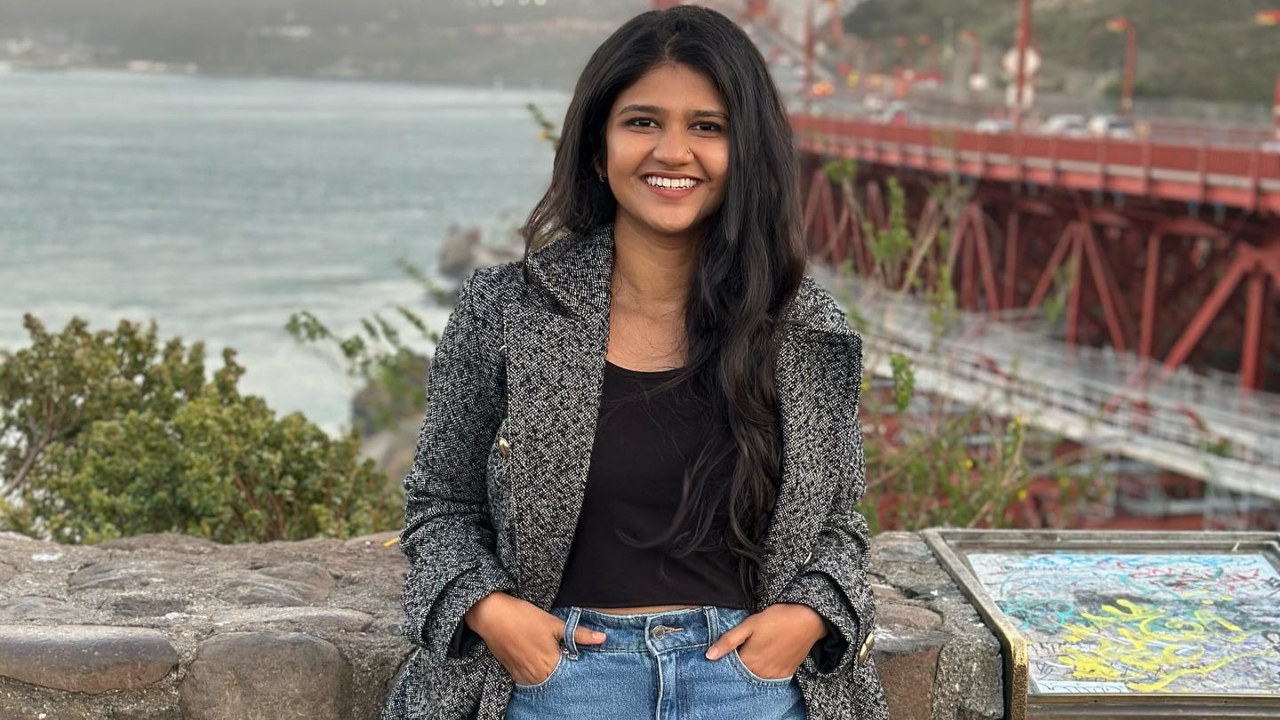 Deepthi Suresh Wiki, Biography, Age, Songs, Gallery - Cine Fellows